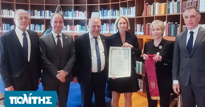 ΠΑΠΕΙ: Επίδοση Διπλώματος Επίτιμου Διδάκτορα του Τμήματος Ναυτιλιακών ...