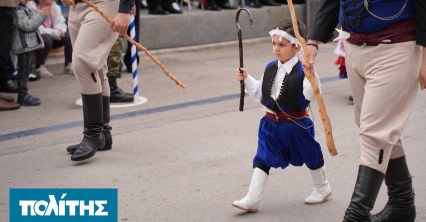 Παρέλαση εθνικής υπερηφάνειας για τα 203 χρόνια ελεύθερης πατρίδας ...